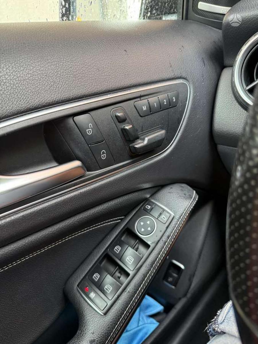 White Mercedes-Benz GLA 250 2016 in Plunge, with an engine capacity of 1.99 L and mileage of 156 thousand km for 15500 €, photo 12 on AUTOMOTO.COM.LV