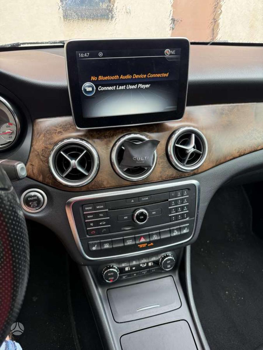 White Mercedes-Benz GLA 250 2016 in Plunge, with an engine capacity of 1.99 L and mileage of 156 thousand km for 15500 €, photo 14 on AUTOMOTO.COM.LV