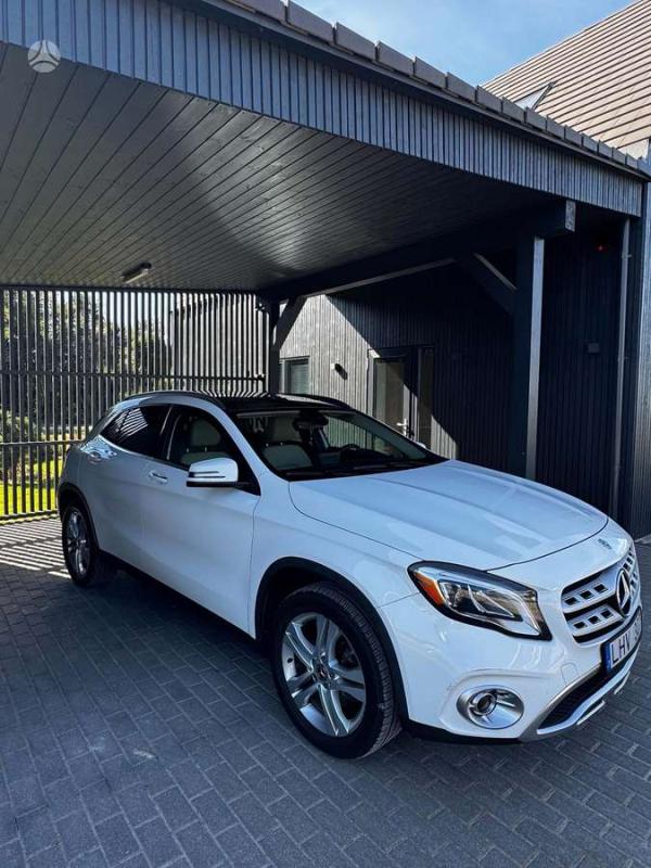 Белый Мерседес GLA 250 2019 в Клайпеда, объемом двигателя 1.99 л и пробегом 98 тыс. км за 19500 €, фото 3 на AUTOMOTO.COM.LV