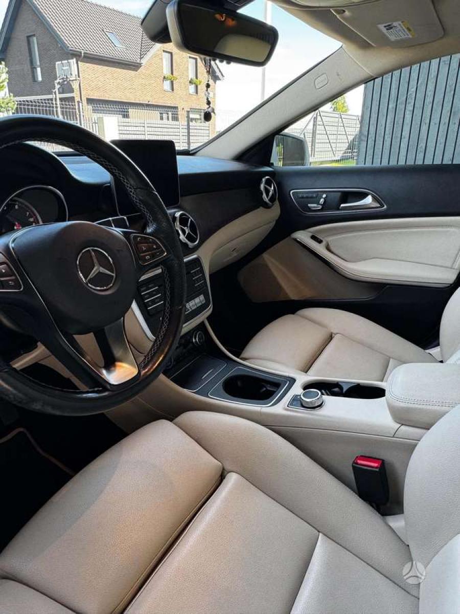 Белый Мерседес GLA 250 2019 в Клайпеда, объемом двигателя 1.99 л и пробегом 98 тыс. км за 19500 €, фото 6 на AUTOMOTO.COM.LV