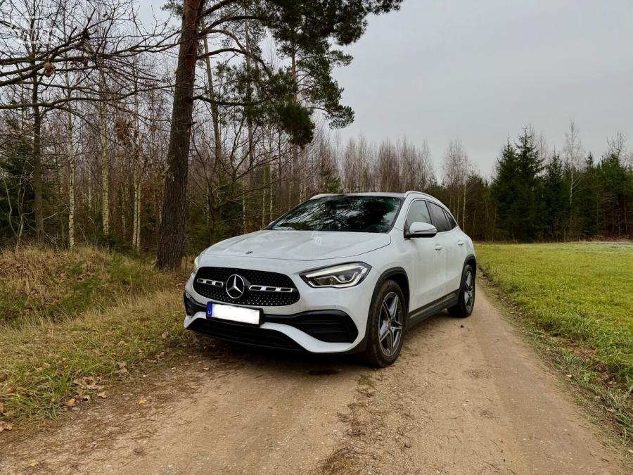 White Mercedes-Benz GLA 250 2021 in Kaunas, with an engine capacity of 2.00 L and mileage of 21 thousand km for 28500 €, photo 2 on AUTOMOTO.COM.LV