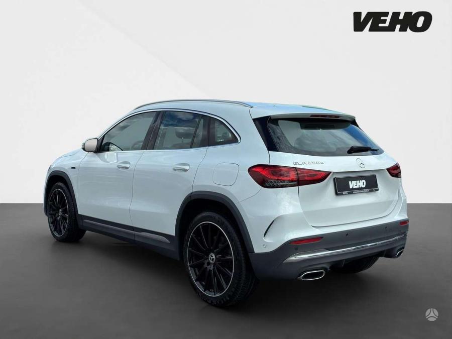 Balts Mercedes-Benz GLA 250 2021 Kauņa, ar dzinēja tilpumu 1.33 L un nobraukumu 133 tūkst. km par 28900 €, foto 4 vietnē AUTOMOTO.COM.LV