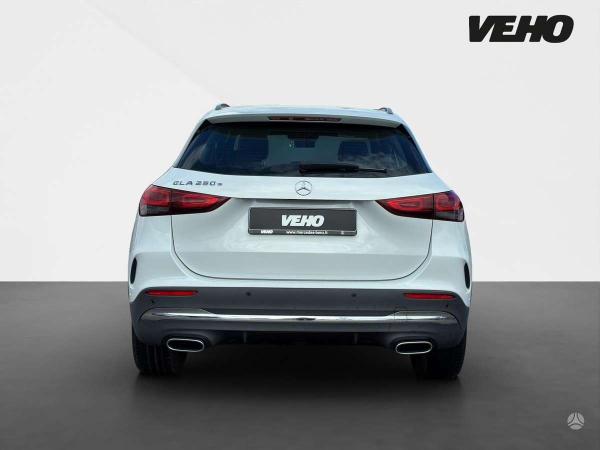 Balts Mercedes-Benz GLA 250 2021 Kauņa, ar dzinēja tilpumu 1.33 L un nobraukumu 133 tūkst. km par 28900 €, foto 4 vietnē AUTOMOTO.COM.LV