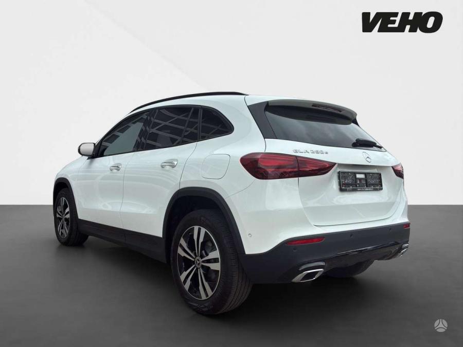 Белый Мерседес GLA 250 2026 в Вильнюс, объемом двигателя 1.33 л и пробегом 0 тыс. км за 49637 €, фото 4 на AUTOMOTO.COM.LV