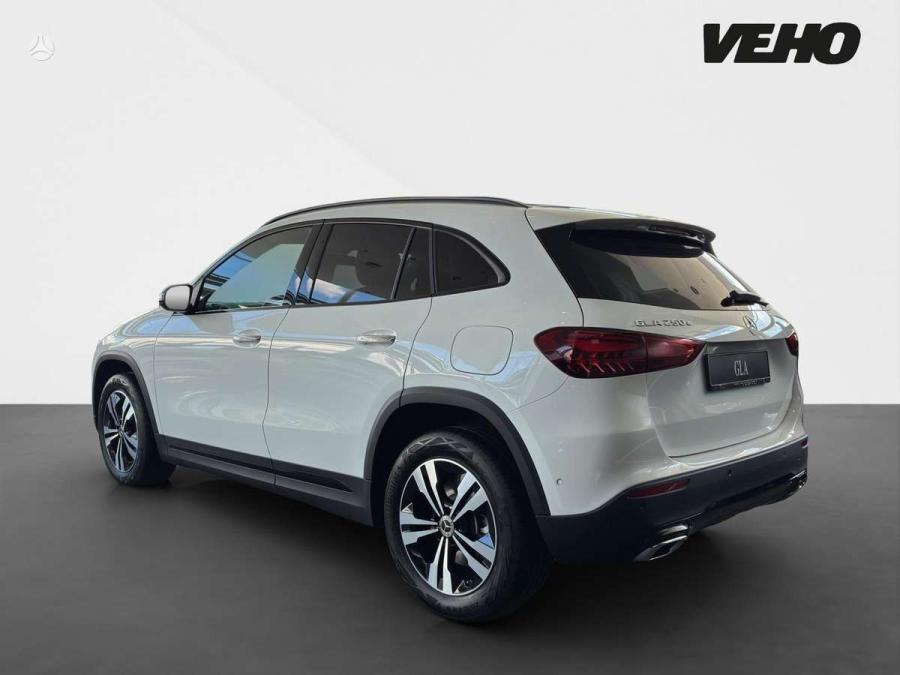 White Mercedes-Benz GLA 250 2026 in Vilnius, with an engine capacity of 1.33 L and mileage of 0 thousand km for 49501 €, photo 4 on AUTOMOTO.COM.LV