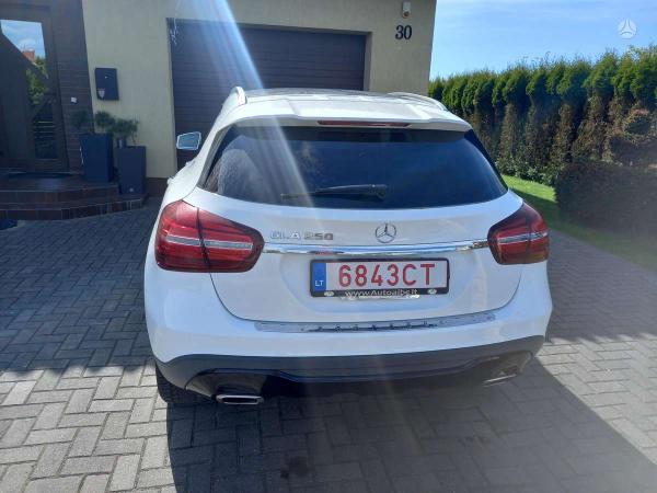 Balts Mercedes-Benz GLA 250 2018 Gargždai, ar dzinēja tilpumu 2.00 L un nobraukumu 58 tūkst. km par 17250 €, foto 5 vietnē AUTOMOTO.COM.LV