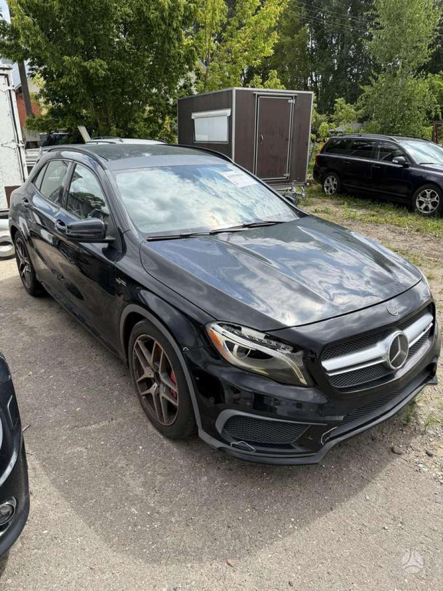 Black Mercedes-Benz gla-45-amg 2014 in Vilnius, with an engine capacity of 2.00 L and mileage of 387 thousand km for 9900 €, photo 6 on AUTOMOTO.COM.LV