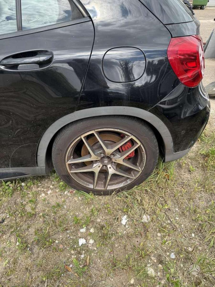 Black Mercedes-Benz gla-45-amg 2014 in Vilnius, with an engine capacity of 2.00 L and mileage of 387 thousand km for 9900 €, photo 13 on AUTOMOTO.COM.LV