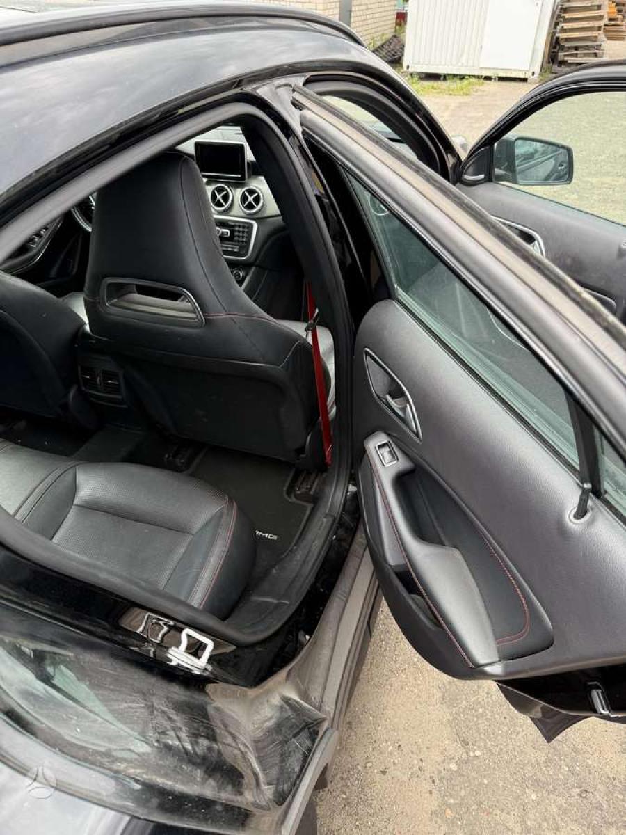 Black Mercedes-Benz gla-45-amg 2014 in Vilnius, with an engine capacity of 2.00 L and mileage of 387 thousand km for 9900 €, photo 16 on AUTOMOTO.COM.LV