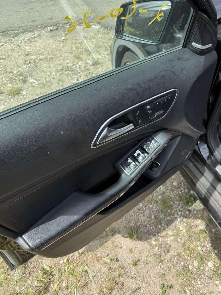 Black Mercedes-Benz gla-45-amg 2014 in Vilnius, with an engine capacity of 2.00 L and mileage of 387 thousand km for 9900 €, photo 19 on AUTOMOTO.COM.LV