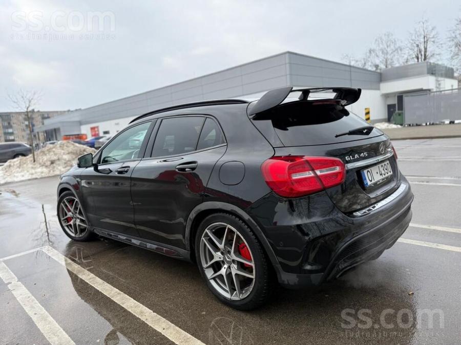 Melns Mercedes-Benz gla-45-amg 2015 Rīga, ar dzinēja tilpumu 2.00 L un nobraukumu 208 tūkst. km par 23000 €, foto 7 vietnē AUTOMOTO.COM.LV