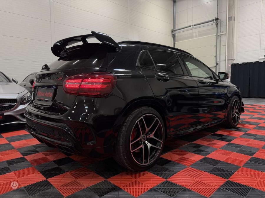 Melns Mercedes-Benz gla-45-amg 2016 Viļņa, ar dzinēja tilpumu 1.99 L un nobraukumu 140 tūkst. km par 23990 €, foto 5 vietnē AUTOMOTO.COM.LV