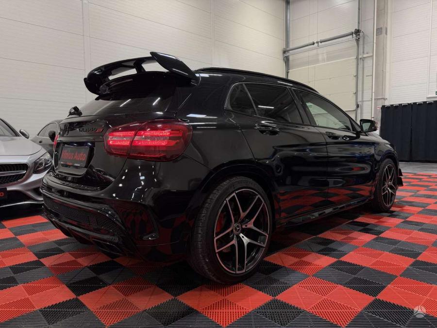 Black Mercedes-Benz gla-45-amg 2016 in Vilnius, with an engine capacity of 1.99 L and mileage of 140 thousand km for 23790 €, photo 5 on AUTOMOTO.COM.LV
