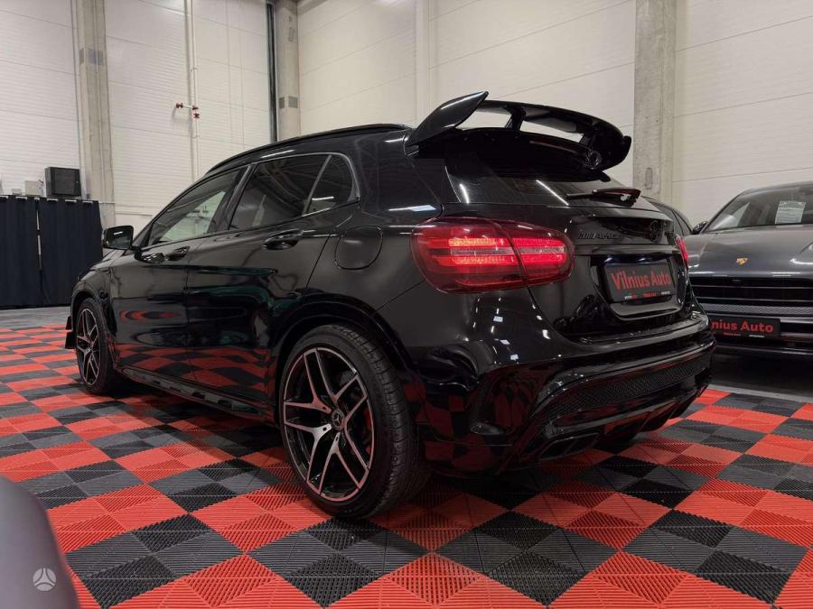 Black Mercedes-Benz gla-45-amg 2016 in Vilnius, with an engine capacity of 1.99 L and mileage of 140 thousand km for 23790 €, photo 7 on AUTOMOTO.COM.LV