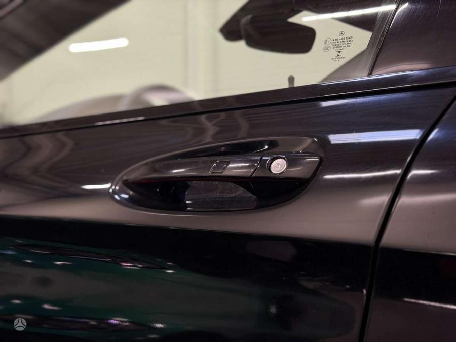 Black Mercedes-Benz gla-45-amg 2016 in Vilnius, with an engine capacity of 1.99 L and mileage of 140 thousand km for 23790 €, photo 13 on AUTOMOTO.COM.LV