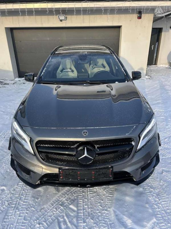Pelēks Mercedes-Benz gla-45-amg 2015 Viļņa, ar dzinēja tilpumu 1.99 L un nobraukumu 146 tūkst. km par 25500 €, foto 3 vietnē AUTOMOTO.COM.LV