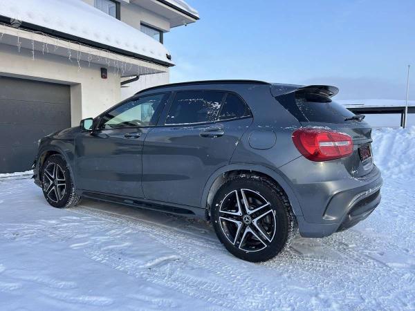 Pelēks Mercedes-Benz gla-45-amg 2015 Viļņa, ar dzinēja tilpumu 1.99 L un nobraukumu 146 tūkst. km par 25500 €, foto 4 vietnē AUTOMOTO.COM.LV