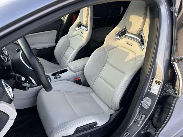 Pelēks Mercedes-Benz gla-45-amg 2015 Viļņa, ar dzinēja tilpumu 1.99 L un nobraukumu 146 tūkst. km par 24400 €, foto 11 vietnē AUTOMOTO.COM.LV
