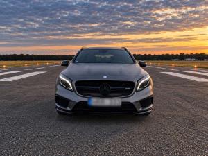 Pelēks Mercedes-Benz gla-45-amg 2015 Kauņa, ar dzinēja tilpumu 1.99 L un nobraukumu 158 tūkst. km par 21500 €, foto  vietnē AUTOMOTO.COM.LV