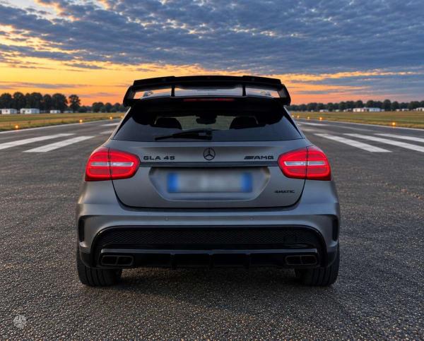 Pelēks Mercedes-Benz gla-45-amg 2015 Kauņa, ar dzinēja tilpumu 1.99 L un nobraukumu 158 tūkst. km par 21500 €, foto 3 vietnē AUTOMOTO.COM.LV