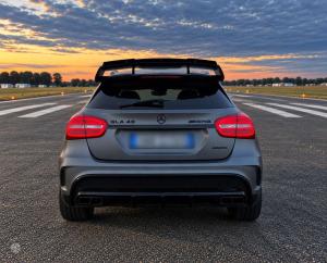 Pelēks Mercedes-Benz gla-45-amg 2015 Kauņa, ar dzinēja tilpumu 1.99 L un nobraukumu 158 tūkst. km par 21500 €, foto 3 vietnē AUTOMOTO.COM.LV