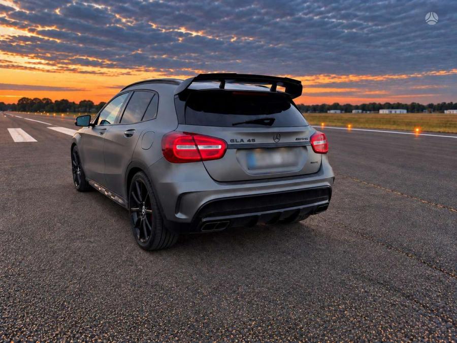 Pelēks Mercedes-Benz gla-45-amg 2015 Kauņa, ar dzinēja tilpumu 1.99 L un nobraukumu 158 tūkst. km par 21500 €, foto 4 vietnē AUTOMOTO.COM.LV
