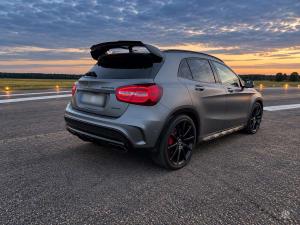 Pelēks Mercedes-Benz gla-45-amg 2015 Kauņa, ar dzinēja tilpumu 1.99 L un nobraukumu 158 tūkst. km par 21500 €, foto 5 vietnē AUTOMOTO.COM.LV