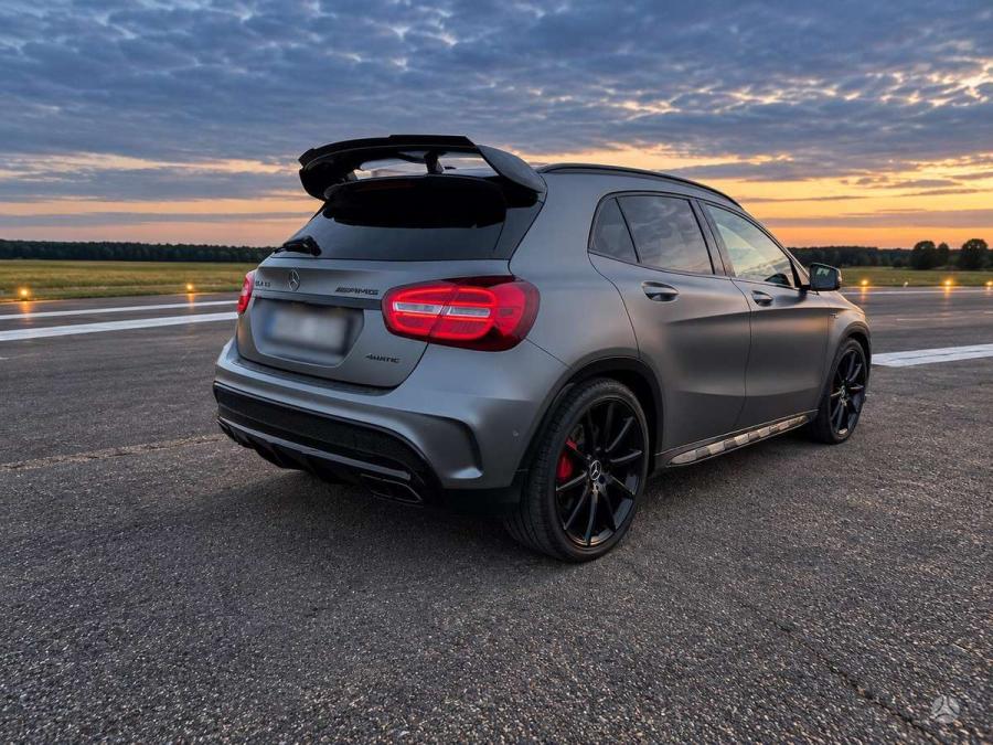 Pelēks Mercedes-Benz gla-45-amg 2015 Kauņa, ar dzinēja tilpumu 1.99 L un nobraukumu 158 tūkst. km par 21500 €, foto 5 vietnē AUTOMOTO.COM.LV