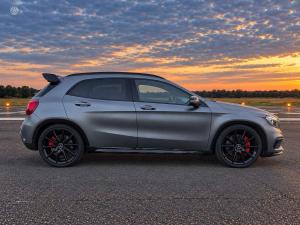 Pelēks Mercedes-Benz gla-45-amg 2015 Kauņa, ar dzinēja tilpumu 1.99 L un nobraukumu 158 tūkst. km par 21500 €, foto 6 vietnē AUTOMOTO.COM.LV