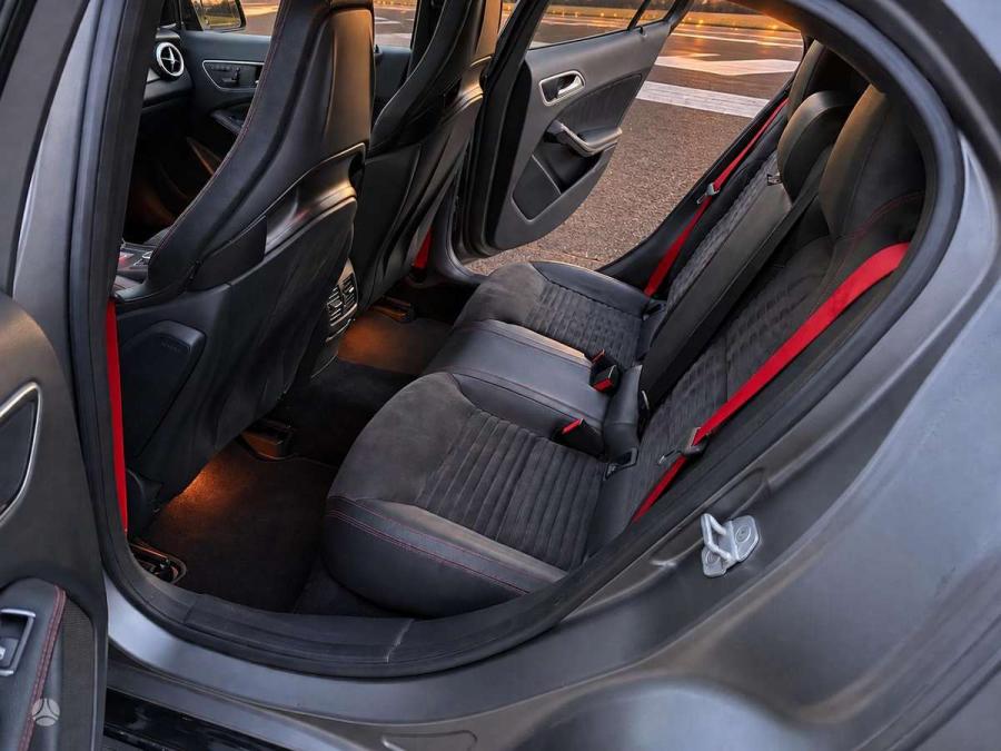 Pelēks Mercedes-Benz gla-45-amg 2015 Kauņa, ar dzinēja tilpumu 1.99 L un nobraukumu 158 tūkst. km par 21500 €, foto 9 vietnē AUTOMOTO.COM.LV