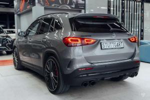 Grey Mercedes-Benz gla-45-amg 2022 in Riga, with an engine capacity of 1.99 L and mileage of 50 thousand km for 53900 €, photo 5 on AUTOMOTO.COM.LV