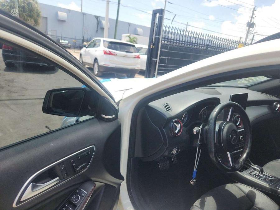 White Mercedes-Benz gla-45-amg 2016 in Vilnius, with an engine capacity of 2.00 L and mileage of 150 thousand km for 8800 €, photo 9 on AUTOMOTO.COM.LV