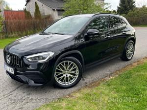 Melns Mercedes-Benz GLA-Class 2021 Tallina, ar dzinēja tilpumu 2.00 L un nobraukumu 49 tūkst. km par 38500 €, foto 4 vietnē AUTOMOTO.COM.LV
