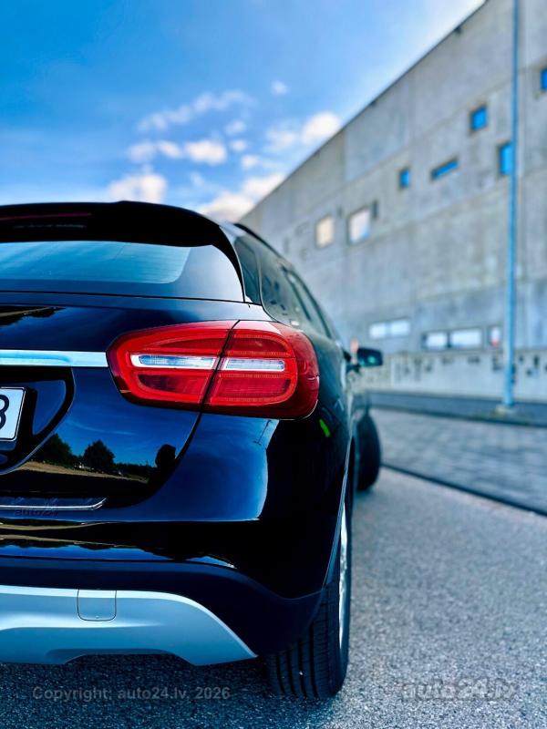Black Mercedes-Benz GLA-Class 2015 in Tallinn, with an engine capacity of 1.60 L and mileage of 72 thousand km for 14000 €, photo 5 on AUTOMOTO.COM.LV