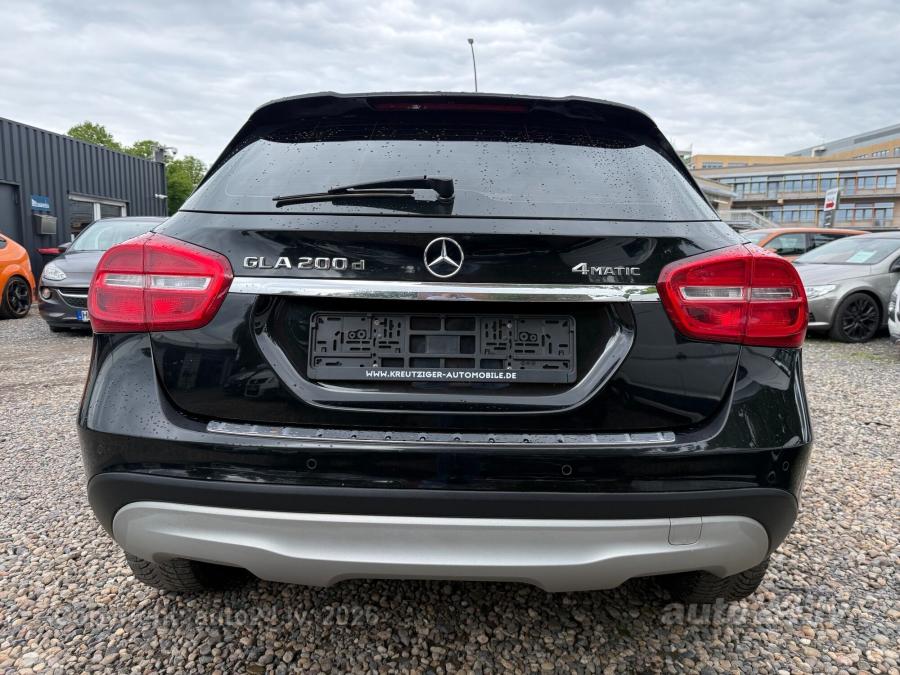 Melns Mercedes-Benz GLA-Class 2016 Rapla, ar dzinēja tilpumu 2.10 L un nobraukumu 126 tūkst. km par 22000 €, foto 5 vietnē AUTOMOTO.COM.LV