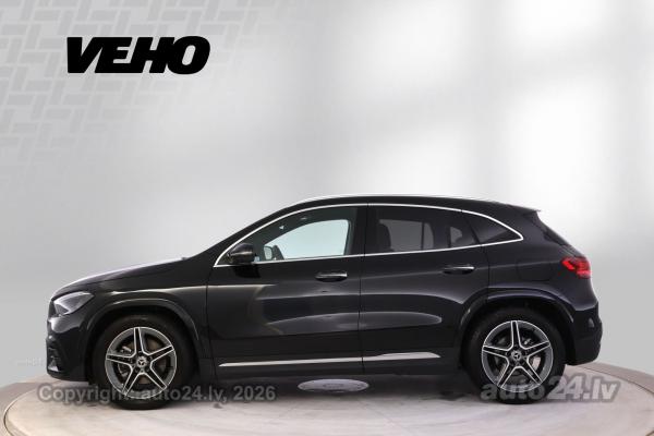 Melns Mercedes-Benz GLA-Class 2024 Tallina, ar dzinēja tilpumu 1.30 L un nobraukumu 6 tūkst. km par 37900 €, foto 3 vietnē AUTOMOTO.COM.LV