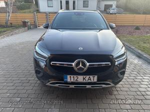 Melns Mercedes-Benz GLA-Class 2023 Tallina, ar dzinēja tilpumu 1.30 L un nobraukumu 60 tūkst. km par 36850 €, foto 3 vietnē AUTOMOTO.COM.LV