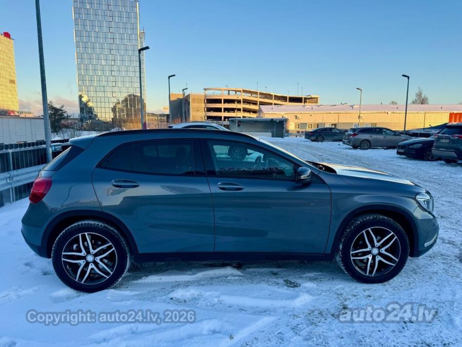 Grey Mercedes-Benz GLA-Class 2016 in Tallinn, with an engine capacity of 2.10 L and mileage of 116 thousand km for 14990 €, photo 4 on AUTOMOTO.COM.LV