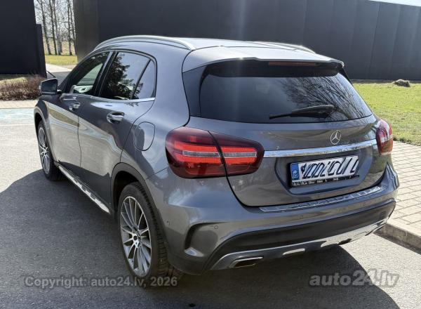 Grey Mercedes-Benz GLA-Class 2018 in Tallinn, with an engine capacity of 2.00 L and mileage of 102 thousand km for 18900 €, photo 2 on AUTOMOTO.COM.LV