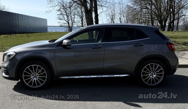 Grey Mercedes-Benz GLA-Class 2018 in Tallinn, with an engine capacity of 2.00 L and mileage of 102 thousand km for 18900 €, photo 3 on AUTOMOTO.COM.LV