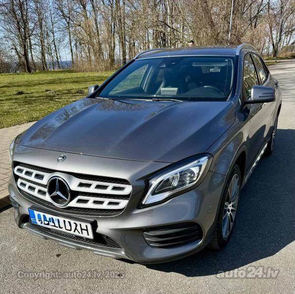 Grey Mercedes-Benz GLA-Class 2018 in Tallinn, with an engine capacity of 2.00 L and mileage of 102 thousand km for 18900 €, photo 4 on AUTOMOTO.COM.LV