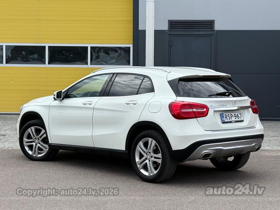 White Mercedes-Benz GLA-Class 2016 in Tallinn, with an engine capacity of 2.10 L and mileage of 128 thousand km for 14900 €, photo 6 on AUTOMOTO.COM.LV