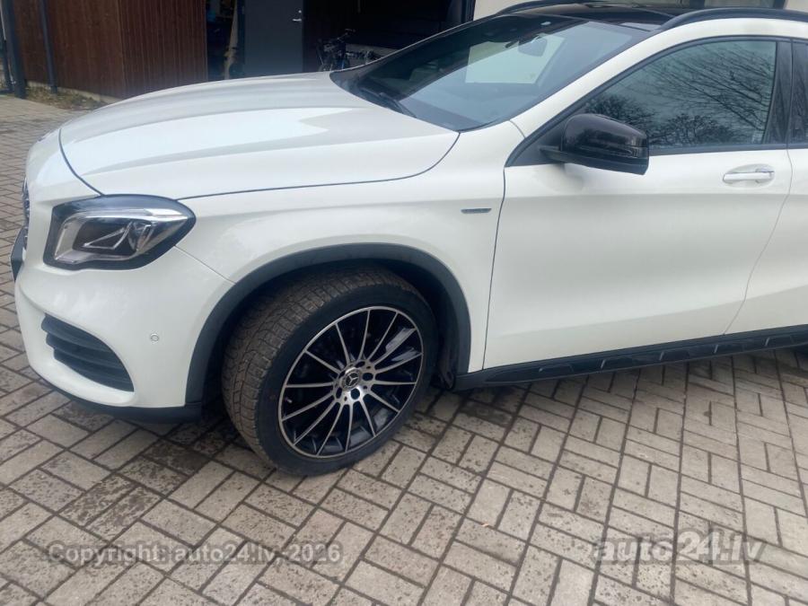 White Mercedes-Benz GLA-Class 2017 in Tallinn, with an engine capacity of 2.10 L and mileage of 140 thousand km for 16499 €, photo 2 on AUTOMOTO.COM.LV