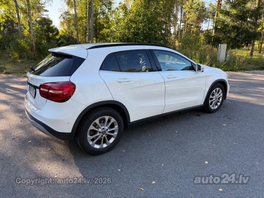 White Mercedes-Benz GLA-Class 2018 in Tallinn, with an engine capacity of 2.10 L and mileage of 230 thousand km for 13900 €, photo 5 on AUTOMOTO.COM.LV