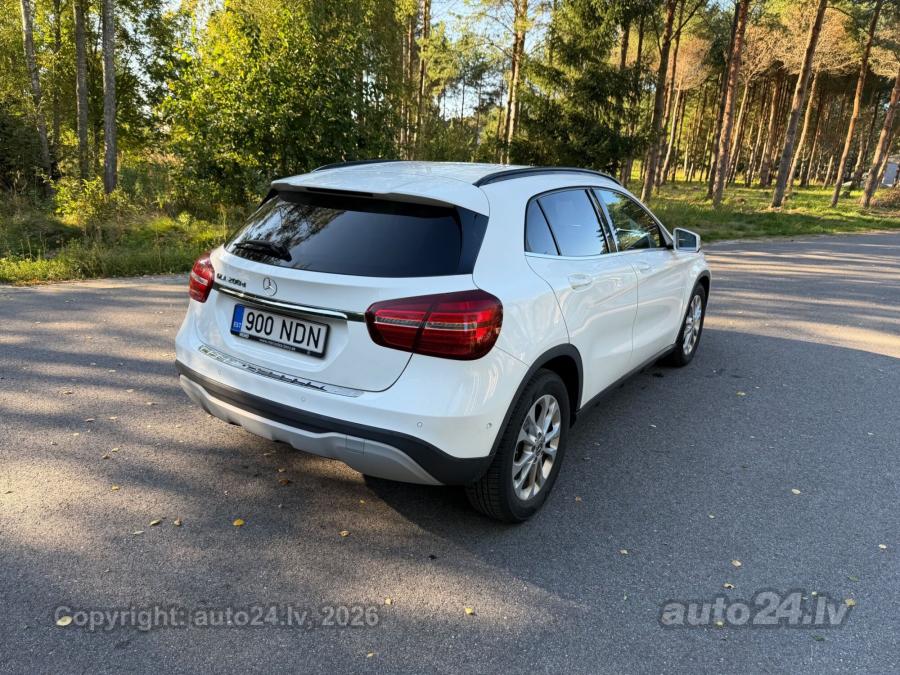White Mercedes-Benz GLA-Class 2018 in Tallinn, with an engine capacity of 2.10 L and mileage of 230 thousand km for 13900 €, photo 6 on AUTOMOTO.COM.LV