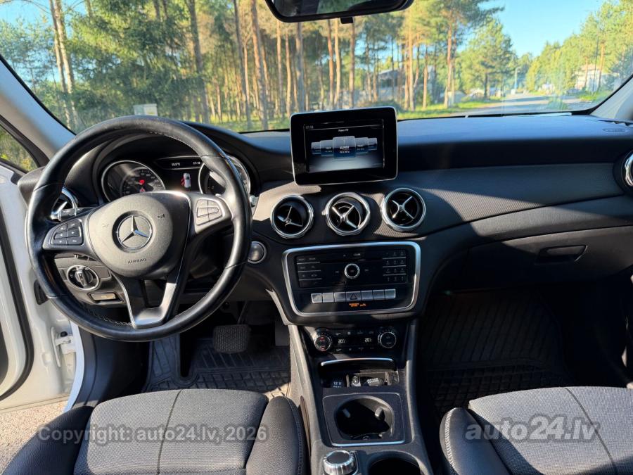 White Mercedes-Benz GLA-Class 2018 in Tallinn, with an engine capacity of 2.10 L and mileage of 230 thousand km for 13900 €, photo 13 on AUTOMOTO.COM.LV