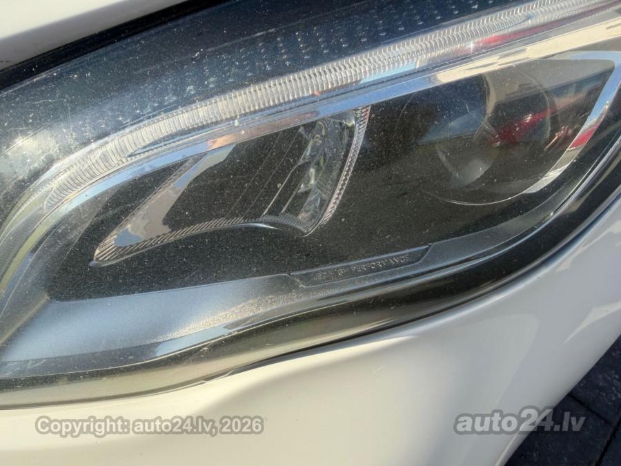White Mercedes-Benz GLA-Class 2018 in Tallinn, with an engine capacity of 2.10 L and mileage of 230 thousand km for 13900 €, photo 18 on AUTOMOTO.COM.LV