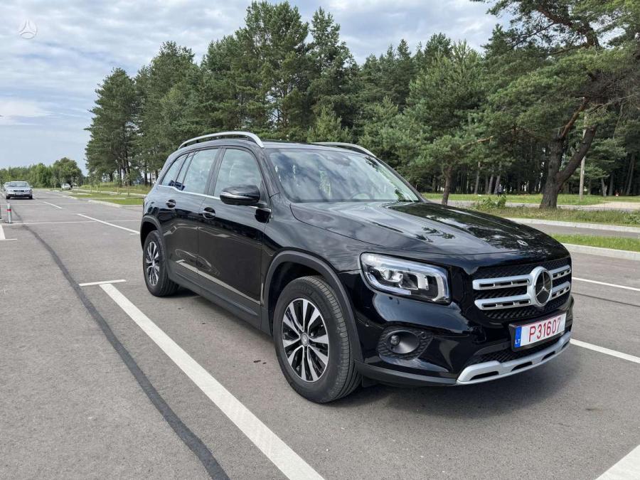 Black Mercedes-Benz GLB 180 2023 in Vilnius, with an engine capacity of 1.95 L and mileage of 163 thousand km for 21800 €, photo 3 on AUTOMOTO.COM.LV