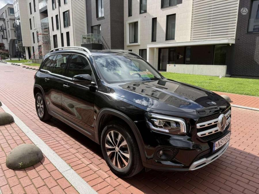 Black Mercedes-Benz GLB 180 2023 in Vilnius, with an engine capacity of 1.95 L and mileage of 163 thousand km for 21600 €, photo 1 on AUTOMOTO.COM.LV