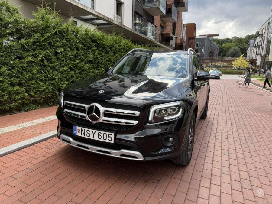 Black Mercedes-Benz GLB 180 2023 in Vilnius, with an engine capacity of 1.95 L and mileage of 163 thousand km for 21600 €, photo 4 on AUTOMOTO.COM.LV